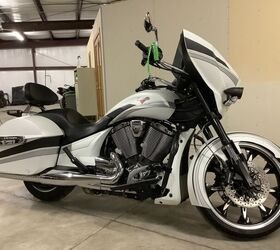 2016 Victory Motorcycles Magnum Suede Pearl White with Black & Silver ...